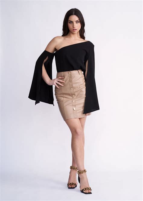 Luci Levant Ivory And Chain 2022 Collection Hawtcelebs