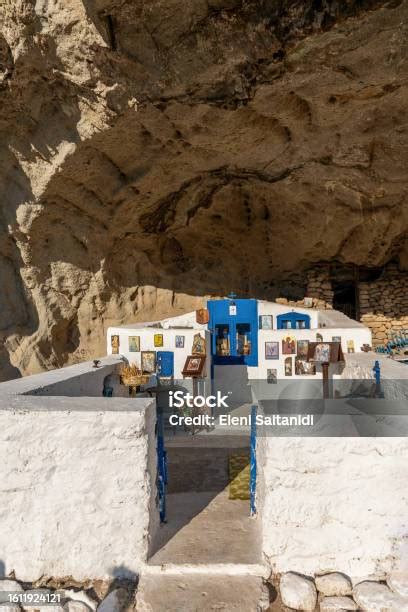 동굴에 있는 파나기아 카카비오티사 교회 Lemnos 섬 동부 에게 해 그리스 여름 결혼식 목적지 그리스에 대한 스톡 사진 및 기타 이미지 Istock