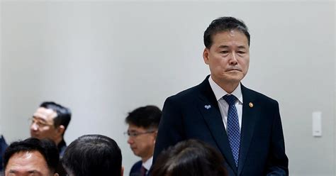 국무회의 참석하는 김영호 통일부 장관