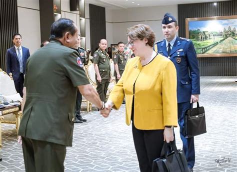 សម្ដេចពិជ័យសេនាអនុញ្ញាតឲ្យឯកអគ្គរដ្ឋទូតនិងអនុព័ន្ធយោធាអមស្ថានទូតទួរគីប្រចាំកម្ពុជាចូលជួបសំដែងការ