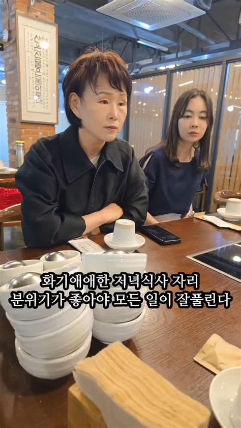 Jongkyun Baek 강자의 언어 는 원하는 삶을 주도적으로 살아가는 사람들의 비밀을 서술했다 저자는 사회학자 피에르 부르디외의 아비투스 개념을 바탕으로