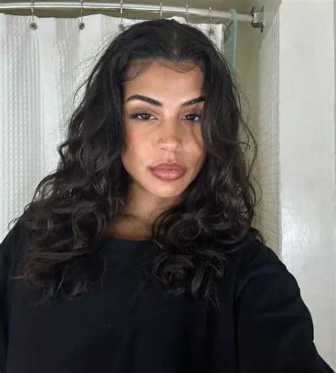 Ashley Goyette Bio Age Height Net Worth Boyfriend Wiki And More