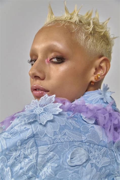 Foto Acconciature Capelli Corti Eleganti E Casual Amica