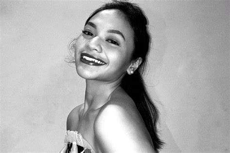 Kecilnya Imut Artis Ini Tampil Memesona Ketika Dewasa