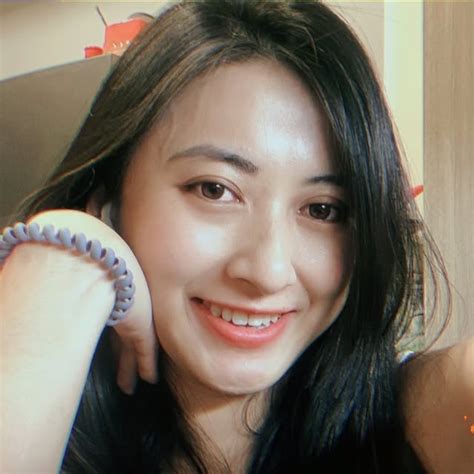 Dora Dora Threads Say More