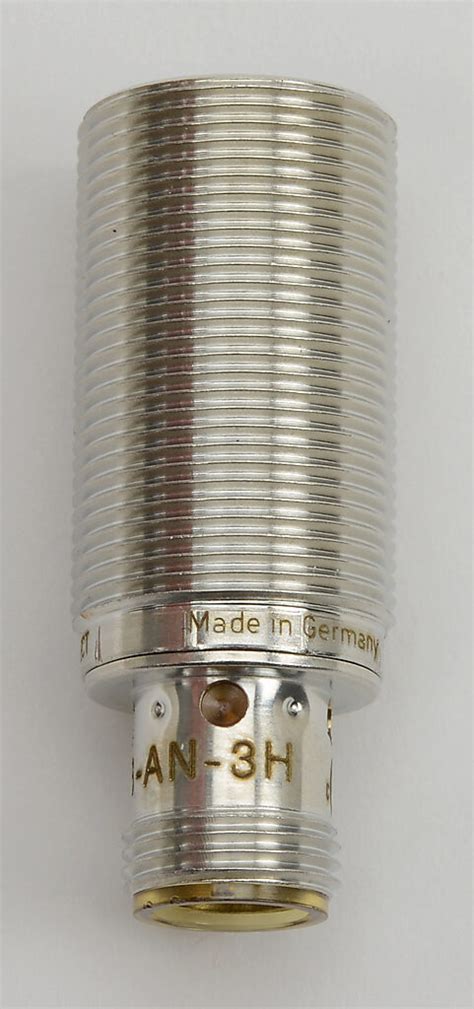 Inductive Proximity Sensor 18mm Diameter X 45mm Body 8mm Range PN PNK6 AN 3H AutomationDirect