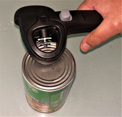 Can Opener Locking With Lid Catch Oxo Good Grips Allows You To Safely Open Any Can With Minimal