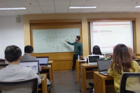 kolaborasi sadasa academy dan cfds dalam pelatihan data science untuk