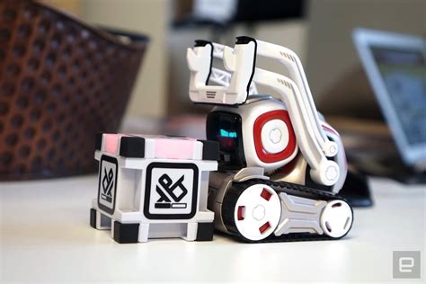 It S Hard Not To Love Anki S Adorable Cozmo Robot
