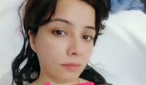 Paani Ch Nhondi Kudi Di Vdoo