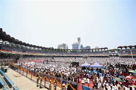 కన్నడనాట కొలువుదీరిన కాంగ్రెస్ ప్రభుత్వం సీఎంగా సిద్ధా డిప్యూటీ సీఎంగా డీకే ప్రమాణం