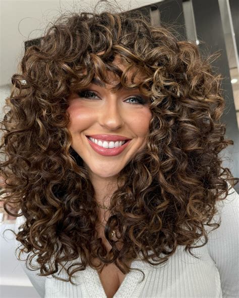 10 Clean Girl Curly Hairstyles That Are Taking Over 2025