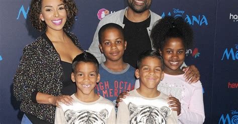 Gloria Govan Son Mari Et Leurs Enfants Première Du Film Moana à Los