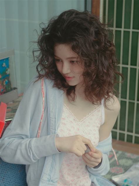 Danielle Bubble Gum Mv R Mojihye