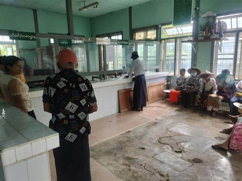 မိုင်းပန်မြို့နယ် မြန်မာ့စီးပွားရေးဘဏ်တွင် အငြိမ်းစားဝန်ထမ်းများအား ပင်စင်လစာထုတ်ပေးလျက်ရှိ