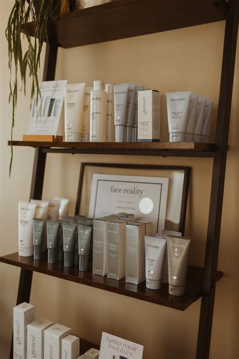 Minimalist Branding For Skincare Professionals 🌿 Trendy Esthetican
