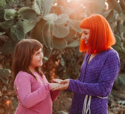 Madre Pelirroja Y Su Hija Foto Premium