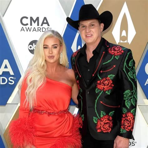 40 Musicians With Their Wives And Girlfriends Who Are Beyond Their Scope