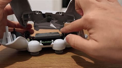 آموزش گام به گام تعویض باتری دسته PS4 با تصویر ویدیو کامل تک سیرو