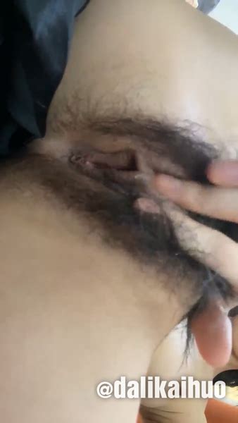 有喜欢黑木耳的么？一个清纯的妹子却有一个多毛的大黑逼 茶馆 南 South Plus Powered By Pumdhd