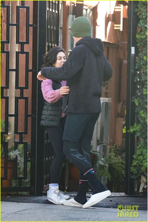 Chris Pine Gets Playful With Photographers After A Gyrotonic Class Photo 4900833 Chris Pine