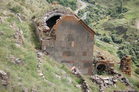 და ძმის ეკლესიები თოკის მონასტერი და ნაისა