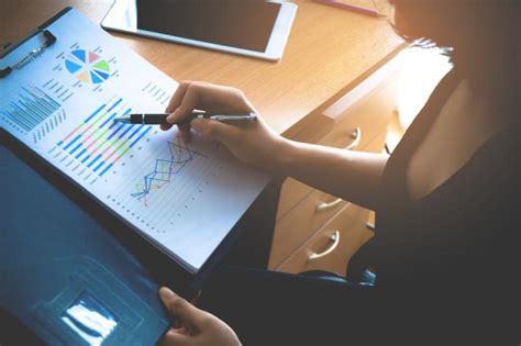 Infographic B2b On Linkedin Leveraging E Commerce Data Management For