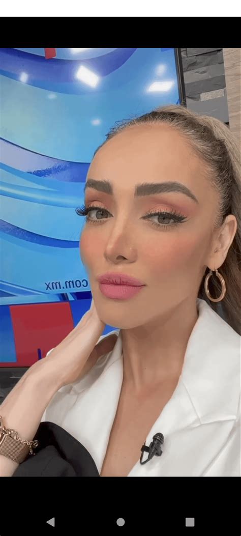 Gaby Lozoya Rfamosaslatinas