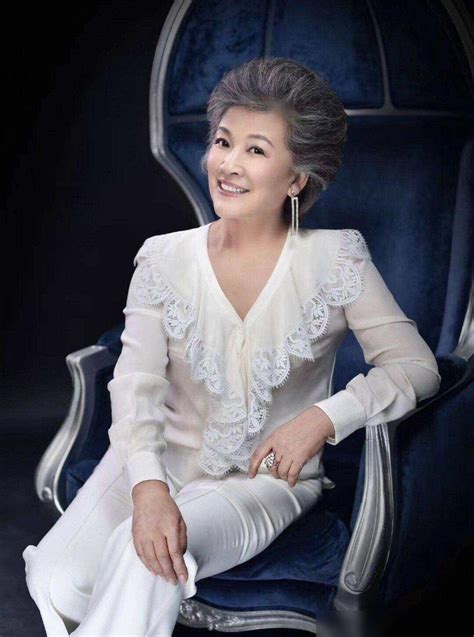 宋春丽才是奶奶辈的典范，71岁穿衣大方不扮嫩 360娱乐，你开心就好