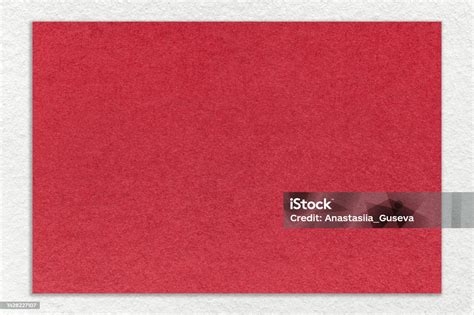 흰색 테두리 매크로가있는 공예 붉은 색 종이 배경의 질감 빈티지 크래프트 루비 판지의 구조 0명에 대한 스톡 사진 및 기타