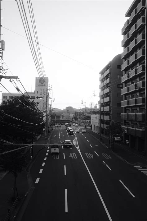 Foto Foto En Escala De Grises De Edificios De La Ciudad Imagen Blanco Gratis En Unsplash