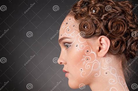 портрет девушки стороны искусства красивейший близкий вверх Стоковое Фото изображение