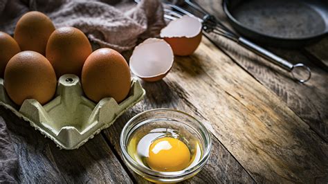 What It Really Means When Your Eggs Float In Water