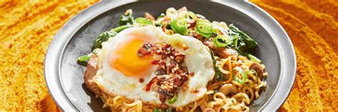 How To Cook An Egg With Mi Goreng