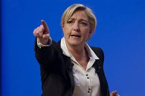 Марин льо Пен изхвърли баща си от партията им