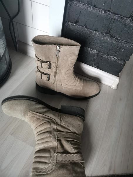 БОТИНКИ Zara СВЕТЛЫЕ НАТУРАЛЬНАЯ ЗАМША ОСЕНЬ ВЕСНА ПОДОЙДУТ ДЛЯ РАЗМЕРА 39 40 САМИ БОТИНКИ В