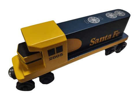 Wooden Whittle Shortline Railroad Santa Fe Yellow Bonnet Emd Gp 38 2005