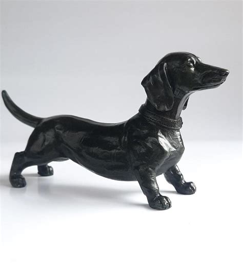 Статуетка декоративна інтерєрна фігурка такса з синтетичної смоли чорна — ціна 735 грн у