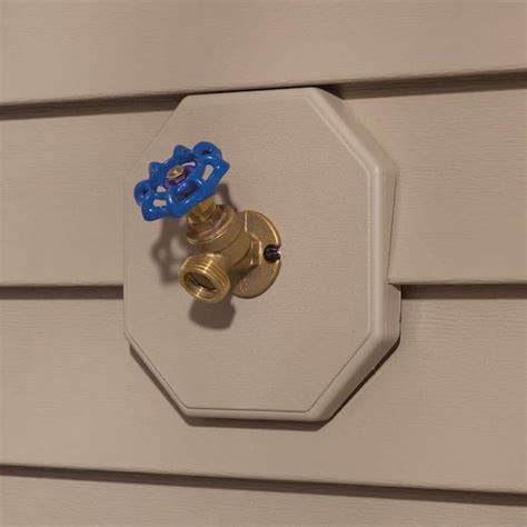 Install Light On Vinyl Mounting Block For Siding