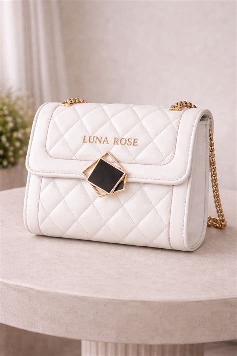 Luna Rose Chào Mừng Đến Với Website Của Luna Rose