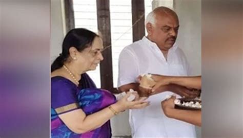 ಮಾಜಿ ಸ್ಪೀಕರ್ ರಮೇಶ್ ಕುಮಾರ್ ಪತ್ನಿ ನಿಧನ Suddiyaana ಕನ್ನಡ ಸುದ್ದಿ ಇತ್ತೀಚಿನ ಕನ್ನಡ ಸುದ್ದಿ