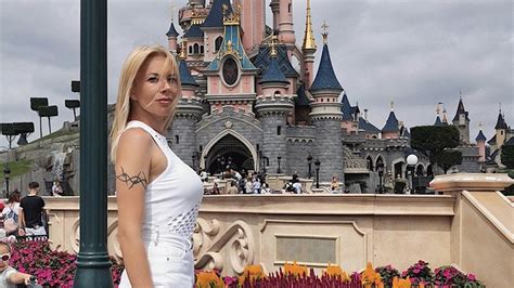 Емилия отпразнува третия рожден ден на дъщеря си Мира Новини бг