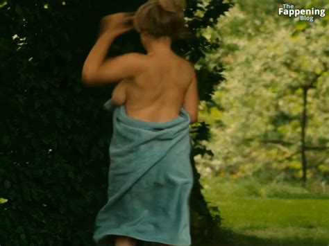 Emily Atack Nue Rivals 8 Photos Vidéo Thefappening