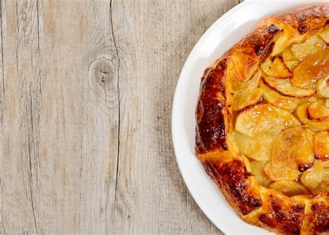 Premium Photo Apple Pie Cut In Half In Plate