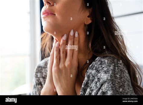 Female Checking Thyroid Gland By Herself Women Thyroid Gland Control