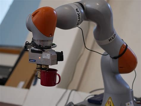 Video New Technology Allows Robots To Identify And Grasp Objects Without Seeing Them Before
