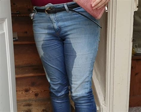 💚 Rewetting My Blue Jeans Twice Outdoors Very Soaked Omorashi