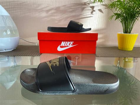 Мужские шлепанцы Nike чёрно золотые удобные лёгкие спортивные летние шлепки D368 Найк Vkross