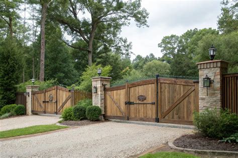 Elegant Ranch Driveway Entrance Ideas To Enhance Home Curb Appeal