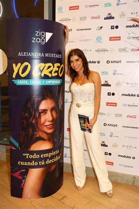 Alejandra Mustakis Lanzó Yo Creo” Zig Zag El Libro Donde Relata Su